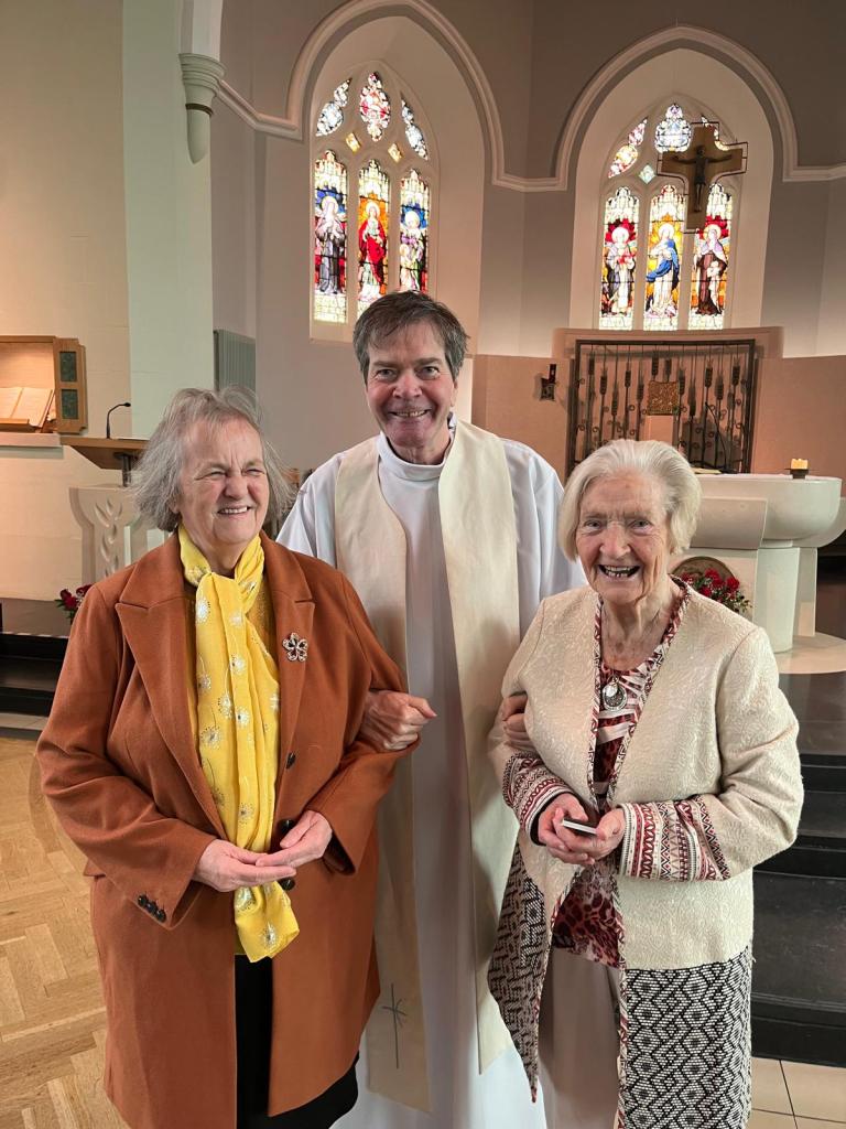 Feast of the Sacred Heart – Pauline and Josephine are presented with ...
